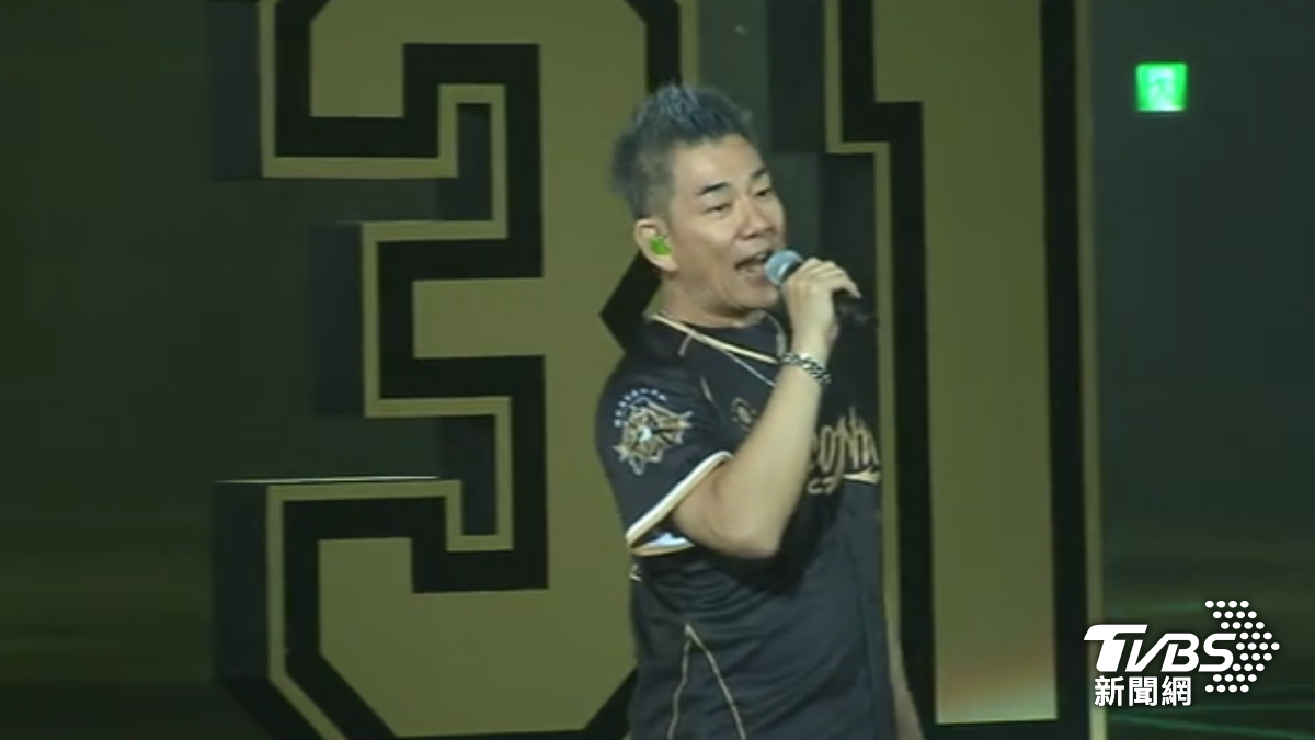 萬球迷見證！林智勝引退賽轟出大巨蛋首轟 淚崩感謝自己│TVBS新聞網