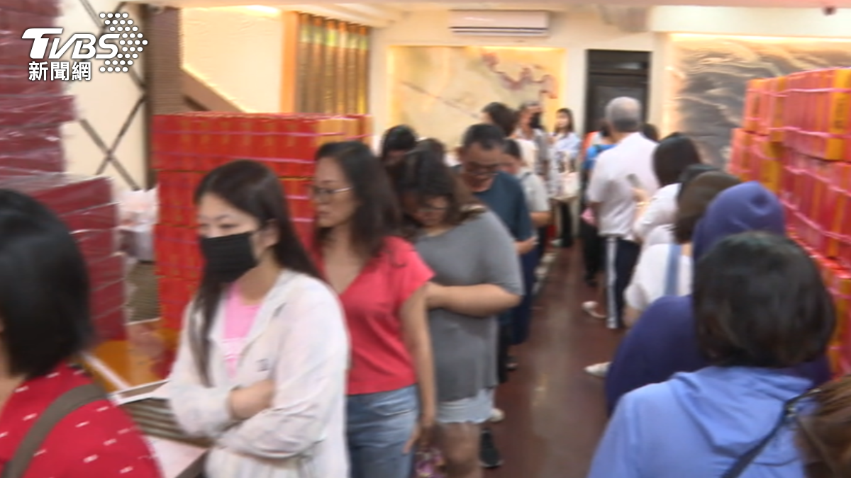 中秋節送月餅不夯了？網直言CP值低、還是「熱量炸彈」│TVBS新聞網