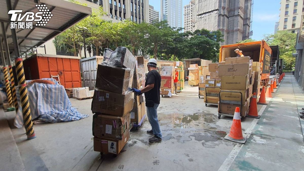 新光氣爆後210天！今開放分層進貨 櫃姐感動：已流浪半年│TVBS新聞網