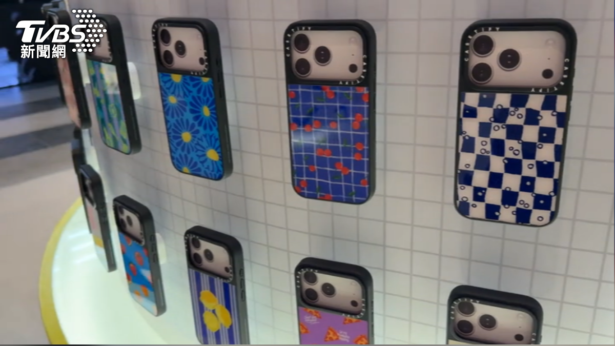 iPhone17亮相！ 蘋果首推「斜背掛繩」 網喊：也太貴│TVBS新聞網