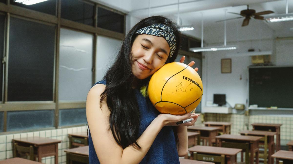 爆國中男女秘戀！陳庭妮畢業「留可怕陰影」痛哭 媽心疼：為什麼不說│TVBS新聞網