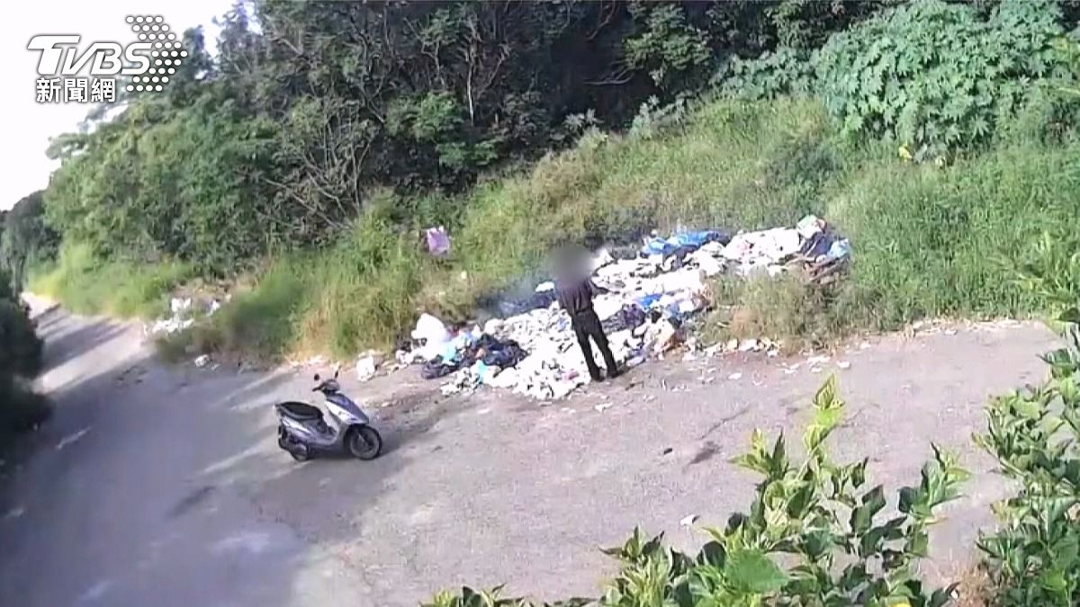 空汙老翁「焚燒垃圾」遭AI逮到！74歲獨居翁騎車逃 警1招揪人│TVBS新聞網