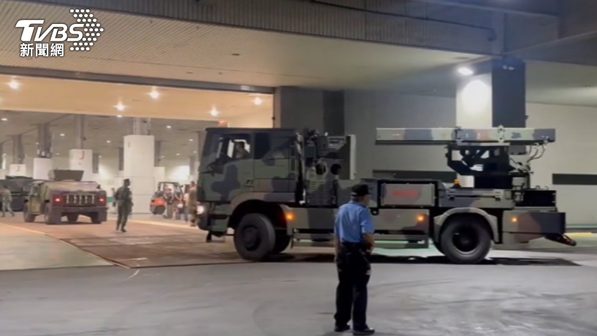 獨家直擊！ 國防展9/18登場 來看哪些新重裝備趁凌晨進駐│TVBS新聞網