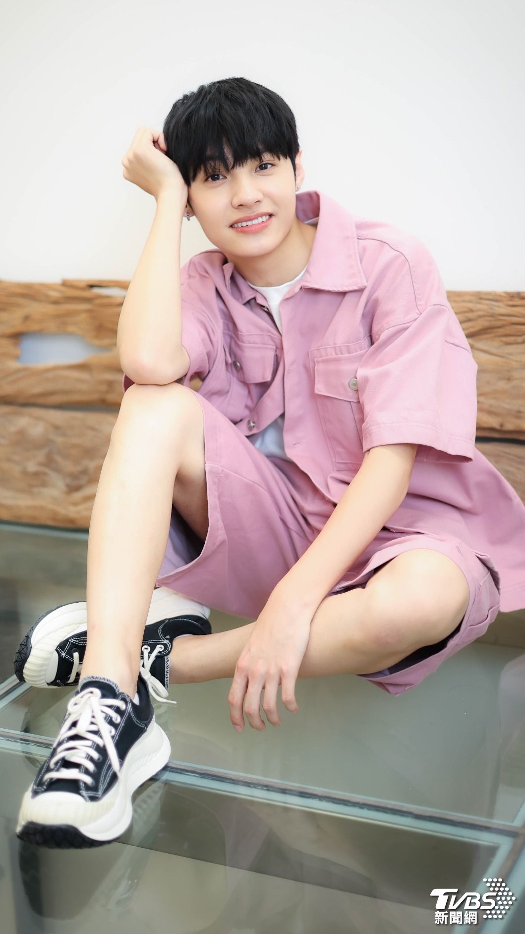 專訪／BUGVEL王君豪親密戲靠他帶領 激吻成晞腫成「迷唇姐」 │TVBS新聞網