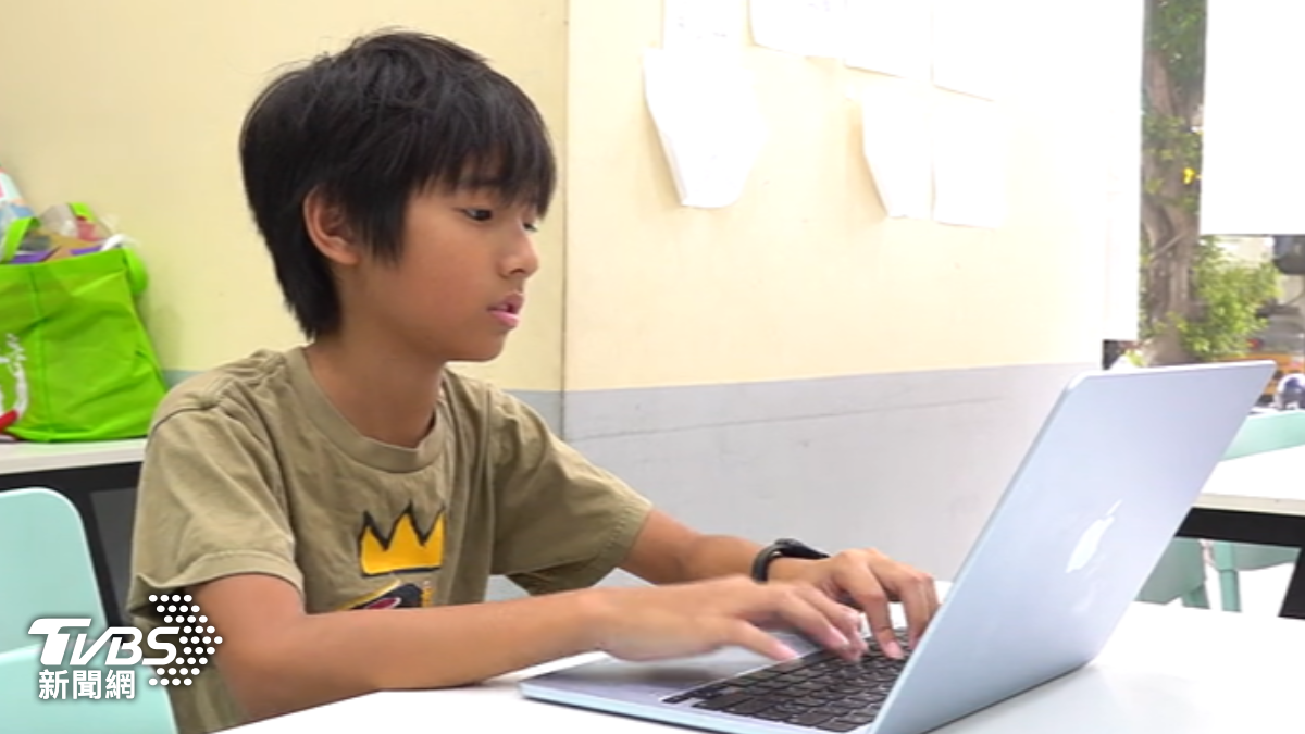 10歲童「程式力」驚人 架網站做APP爆紅 網嘆：有前世│TVBS新聞網