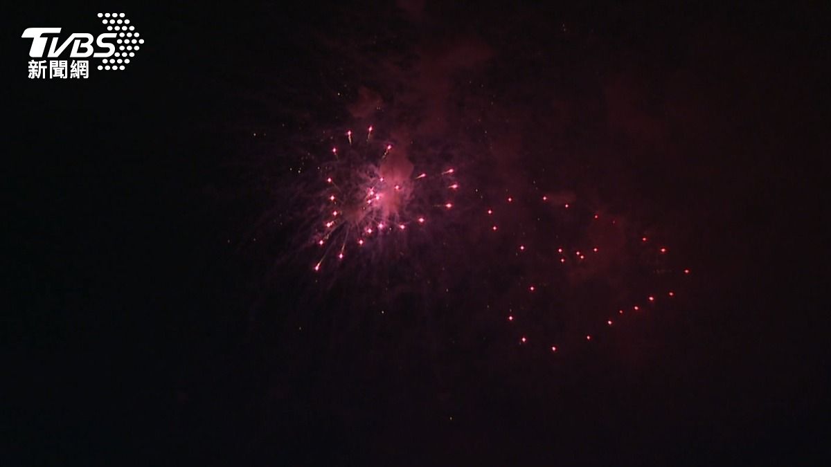 南投國慶焰火預演！千發焰火試放「情人橋觀賞像彩色流星雨」│TVBS新聞網