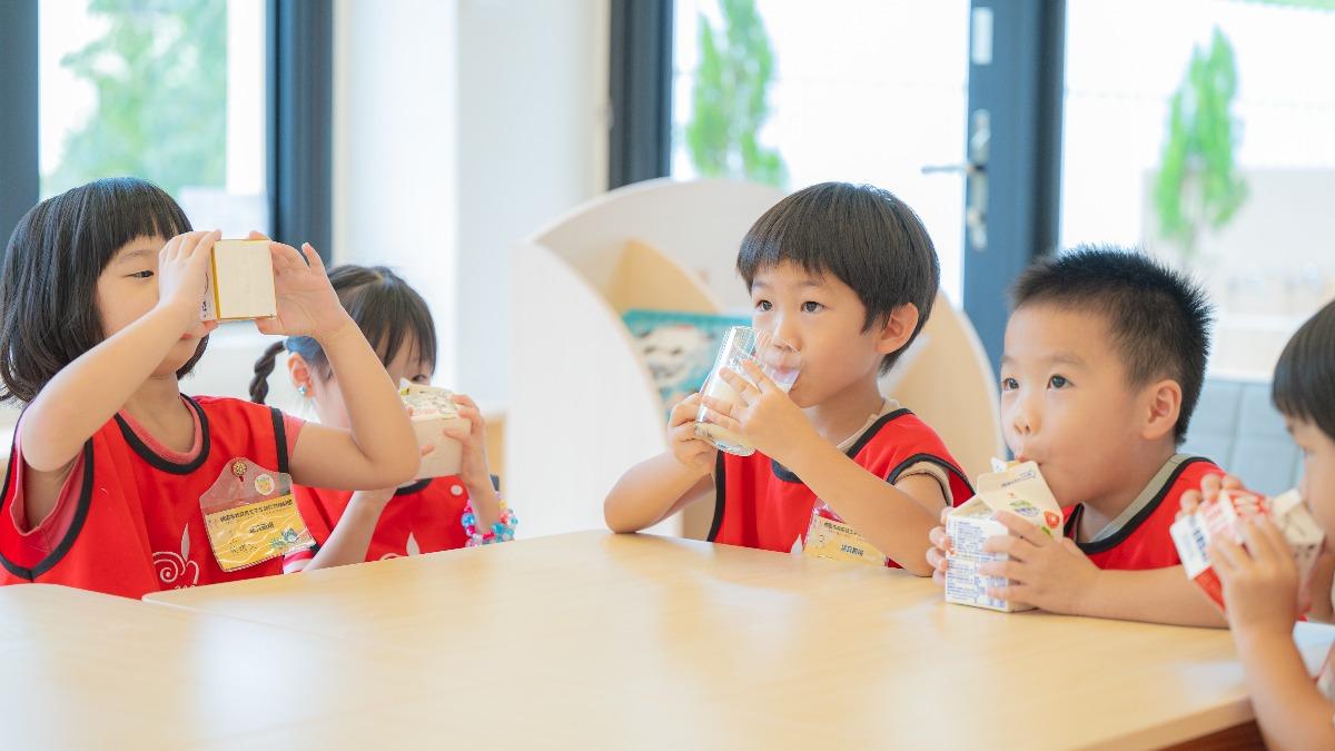 寒暑假不中斷！桃園「生生喝鮮乳」明年啟動 每週免費領鮮奶│TVBS新聞網