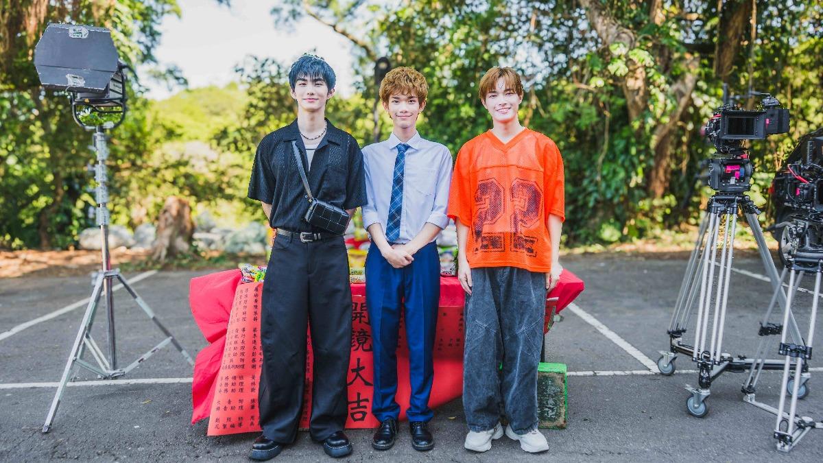 ARKis禾雁凱換新造型！ F.F.O張鈞嘉「挽臂甜笑」CP感炸裂│TVBS新聞網