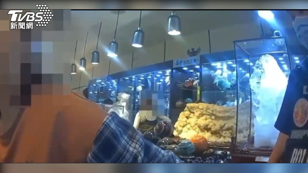 堪比奧運每4年登場！ 玉手鐲買11年 婦無視和解書3鬧換貨│TVBS新聞網