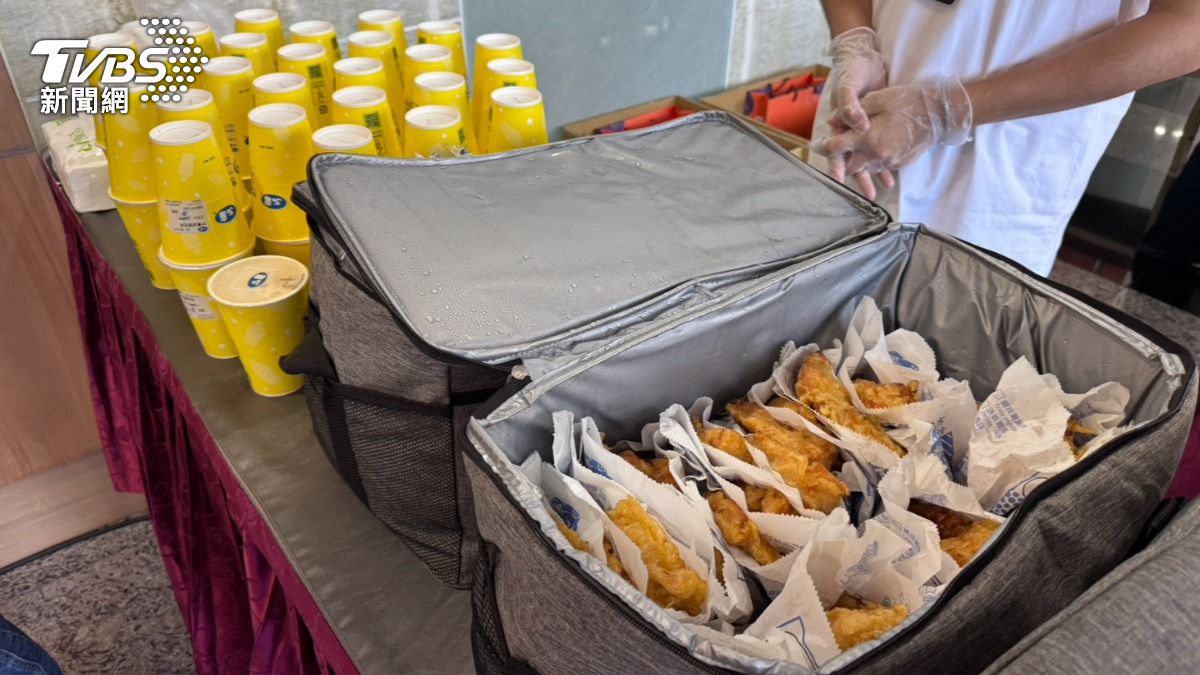 大研生醫辦「鄉民法說會」發雞排珍奶 宣布啟動股票1拆10│TVBS新聞網