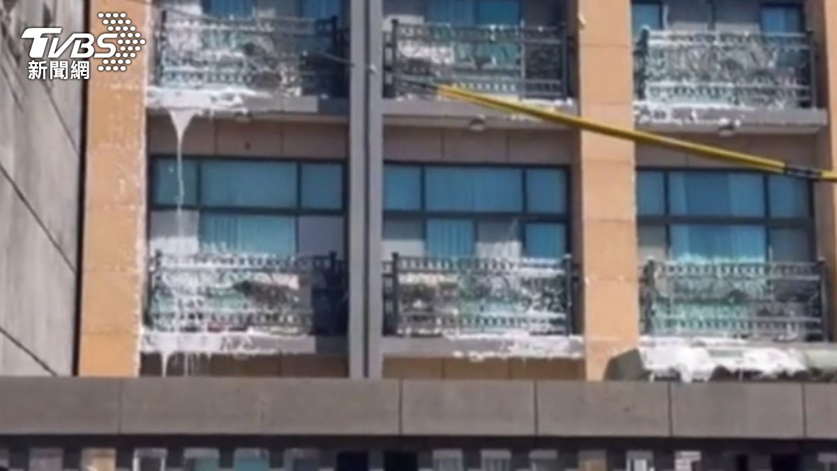 中山區大樓洗泡泡浴！住戶：替換消防設備│TVBS新聞網