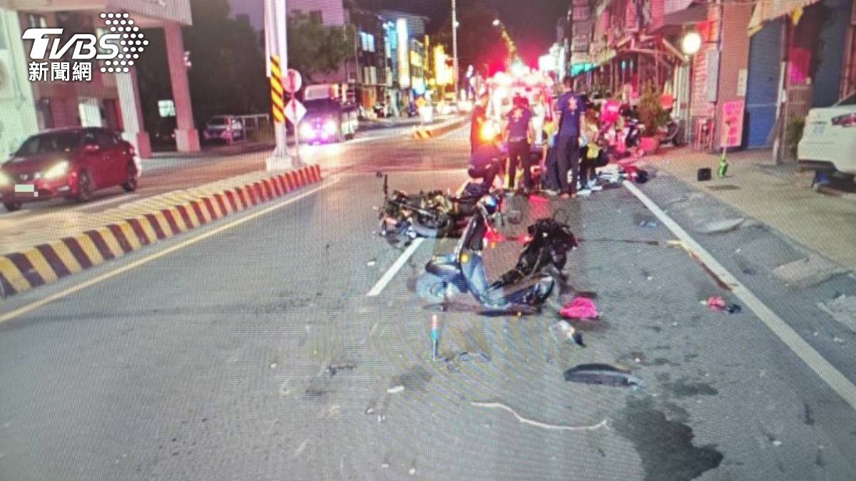 南投車禍3天奪2命！2騎士路口慘死 車殼碎滿地│TVBS新聞網