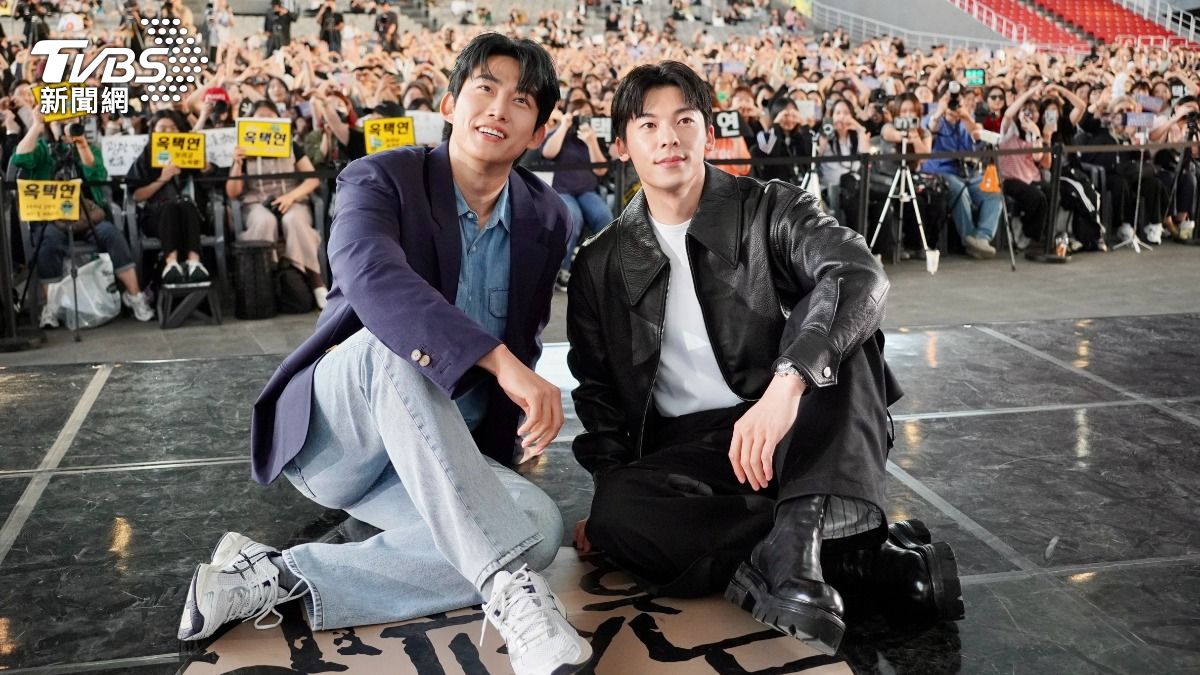 台韓男神合體！許光漢飛釜山「見到玉澤演」當眾喊：去相親的感覺│TVBS新聞網