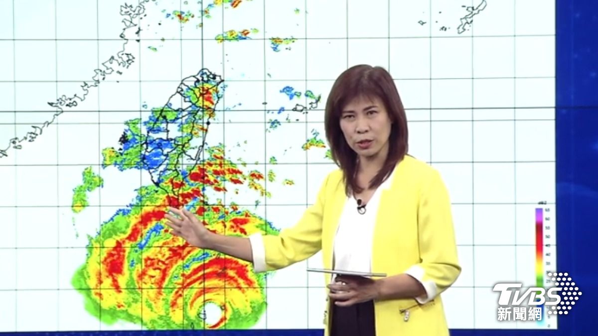 怪物颱風「樺加沙」巔峰襲台！ 花東雨愈晚愈狂│TVBS新聞網