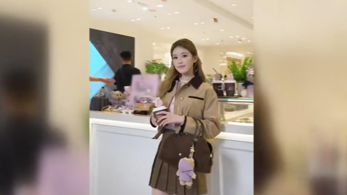 關微博後首公開露面！趙露思久違現身「6層樓商場」被粉絲擠爆│TVBS新聞網