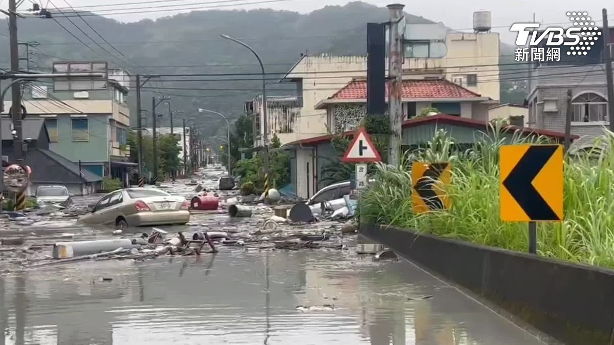 堰塞湖潰決如洪水猛獸！6000萬噸水瞬淹光復 溢流危機仍在│TVBS新聞網