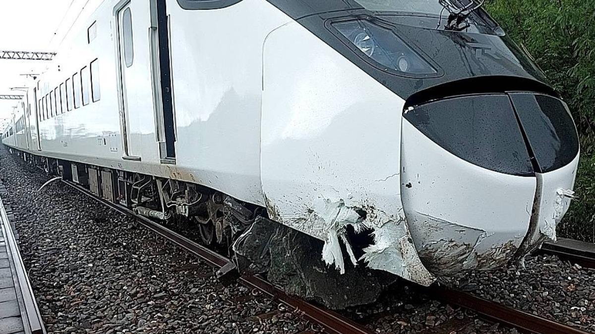 快訊／台東土石流！台鐵新自強撞巨石出軌 山里=鹿野路線不通│TVBS新聞網