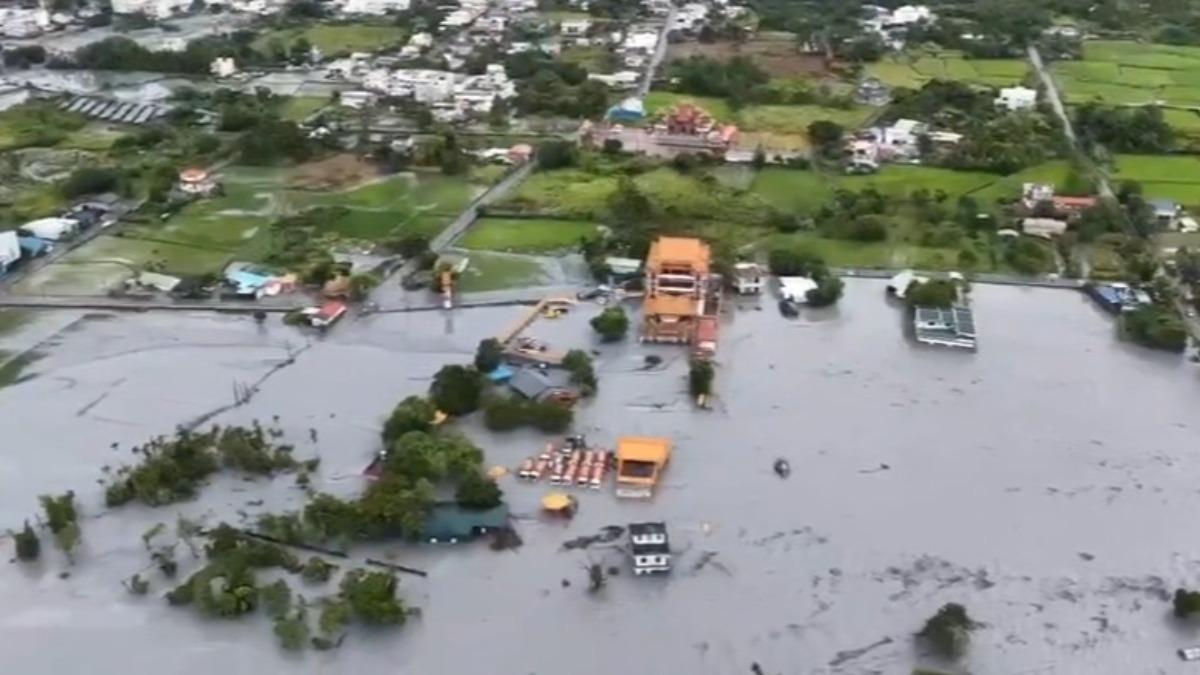 空拍畫面曝！泥沙吞噬光復鄉 民宅街道全陷泥濘│TVBS新聞網