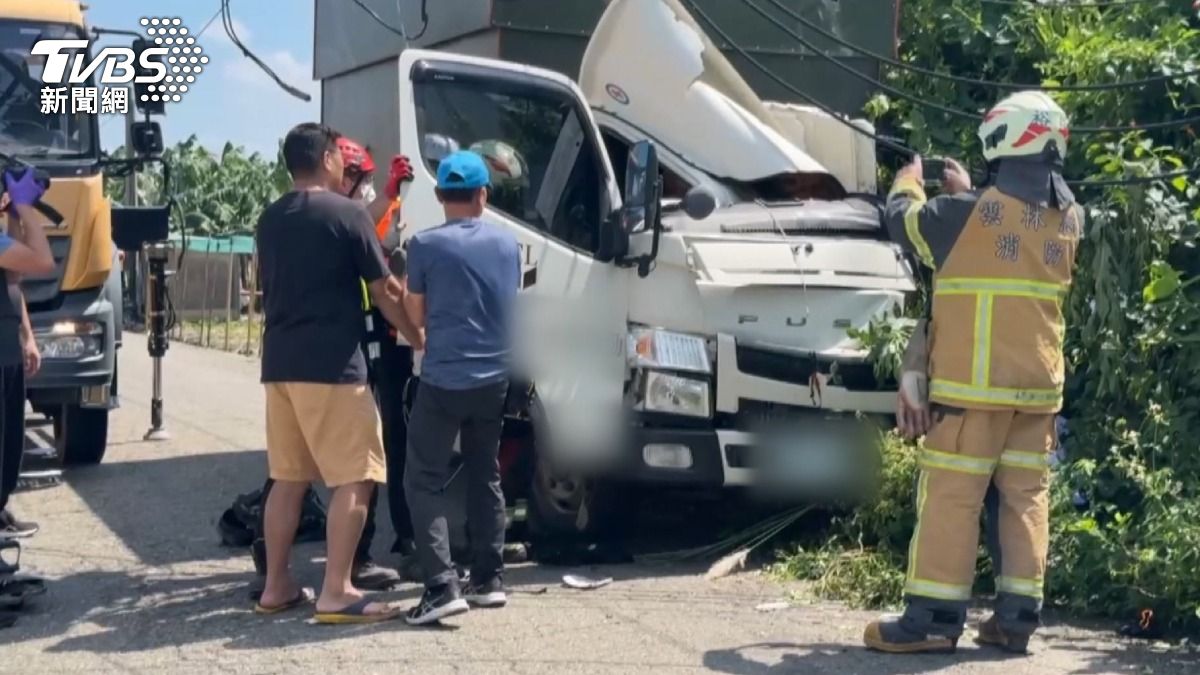 一日兩車禍！母女騎車雙載車禍母亡 50歲男自撞困車內│TVBS新聞網