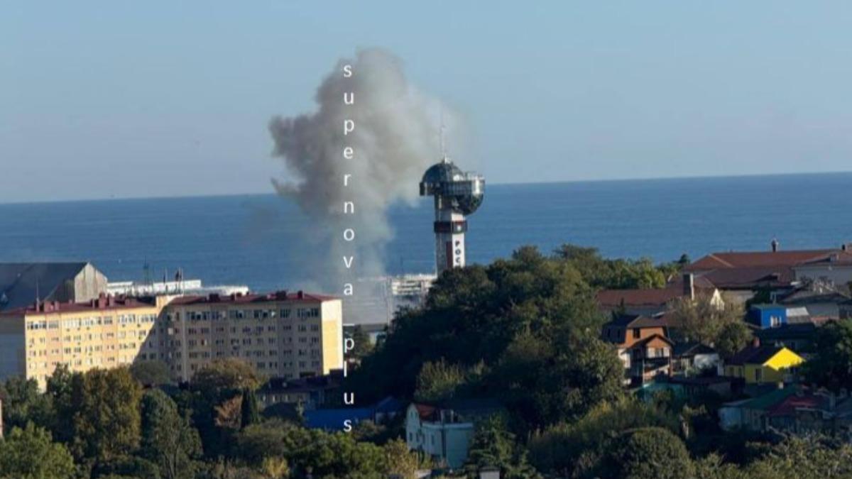 烏軍無人艇黑海大偷襲！炸俄港口城 轟煉油廠碼頭│TVBS新聞網