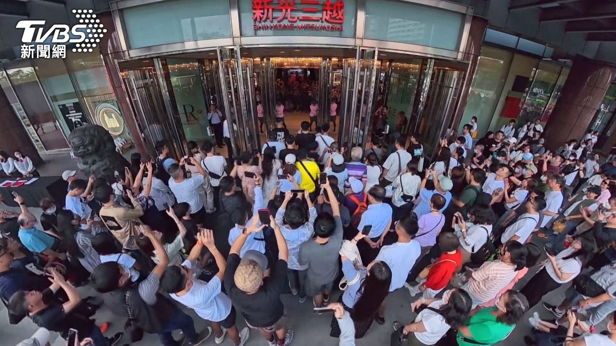 台中新光三越重新開幕！226天後「店王」榮耀回歸 民眾清晨4點半排隊等待│TVBS新聞網