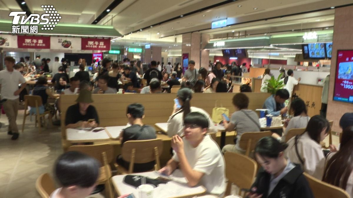 台中新光三越爆炸226天後重開！美食街變身「日本屋台」吸3萬人朝聖│TVBS新聞網