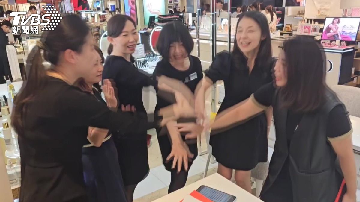 台中新光三越爆炸226天後重開！美食街變身「日本屋台」吸3萬人朝聖│TVBS新聞網