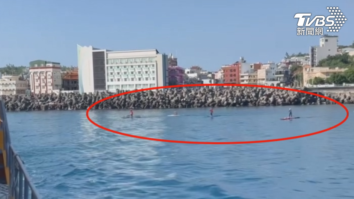 毋通喔！小琉球SUP闖航道 船長飽受驚嚇 鵬管處曝下場│TVBS新聞網