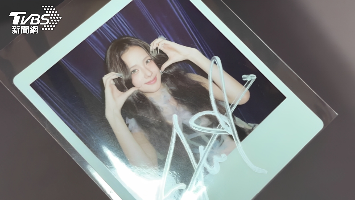 BLACKPINK專場前預熱！開箱Jisoo專輯店、Jennie同款保溫杯快閃也來了│TVBS新聞網