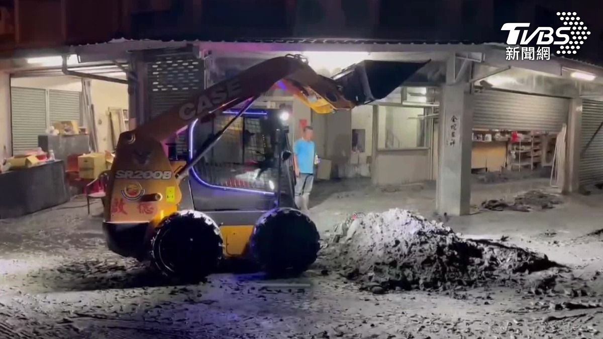 吊車大王出手了！小山貓清災「1抵200人」 罹難者家屬撫恤│TVBS新聞網