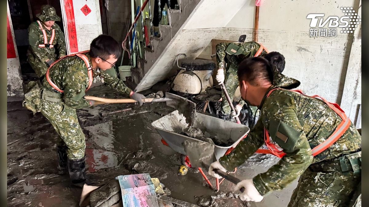 17萬人鏟子超人＋國軍齊力 花蓮光復道路清淤已達98％│TVBS新聞網