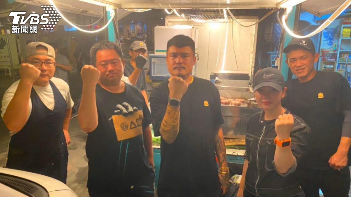 餐車開進災區！千份漢堡煎到手抖 熱心民眾「錢丟了就跑」│TVBS新聞網