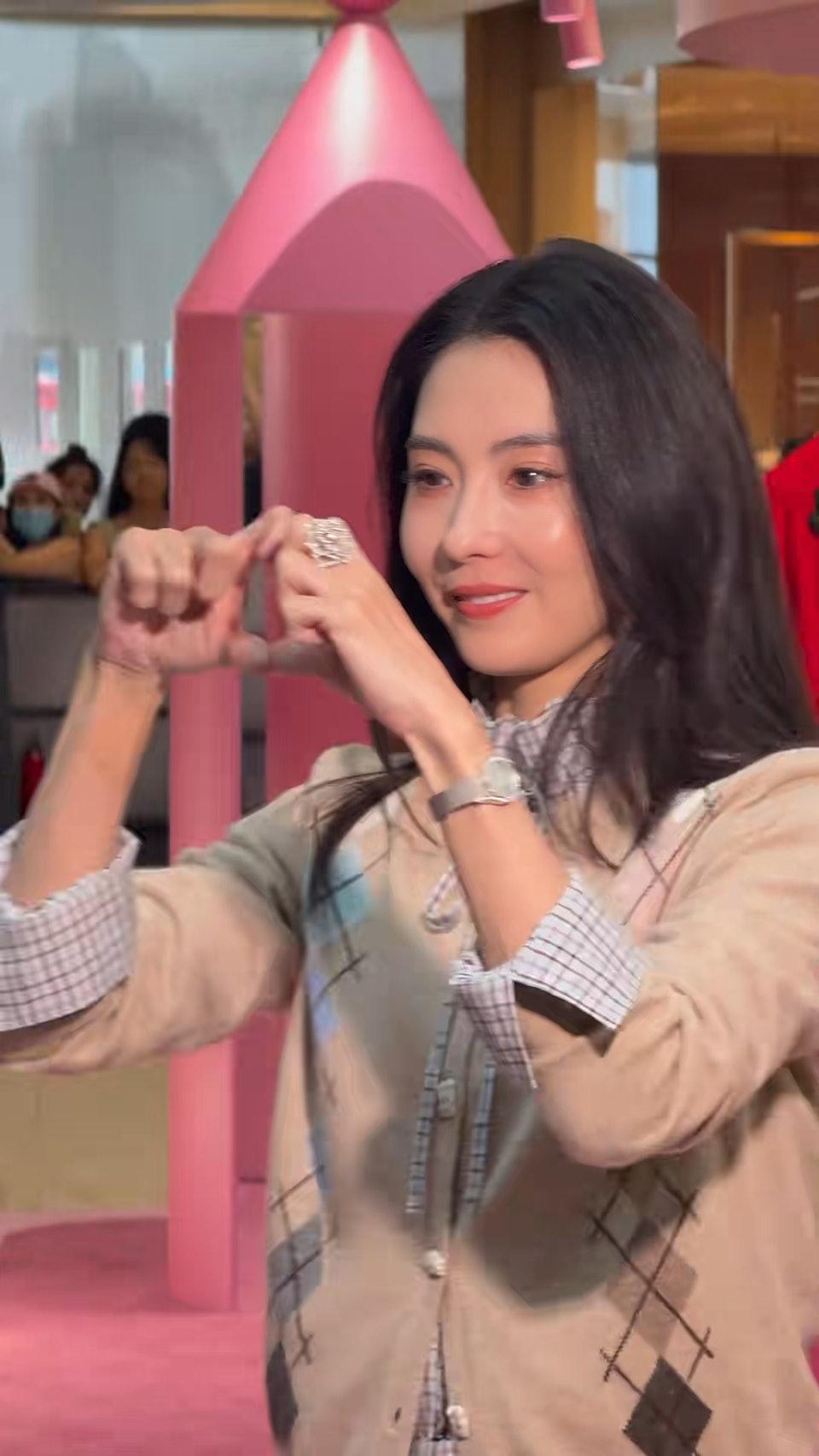 45歲張栢芝「零死角」逆天神顏再現！網驚：撞臉韓韶禧│TVBS新聞網