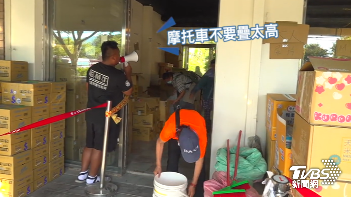 花蓮光復鄉災民騎車搶領物資「別載太高」 志工：怕危險│TVBS新聞網