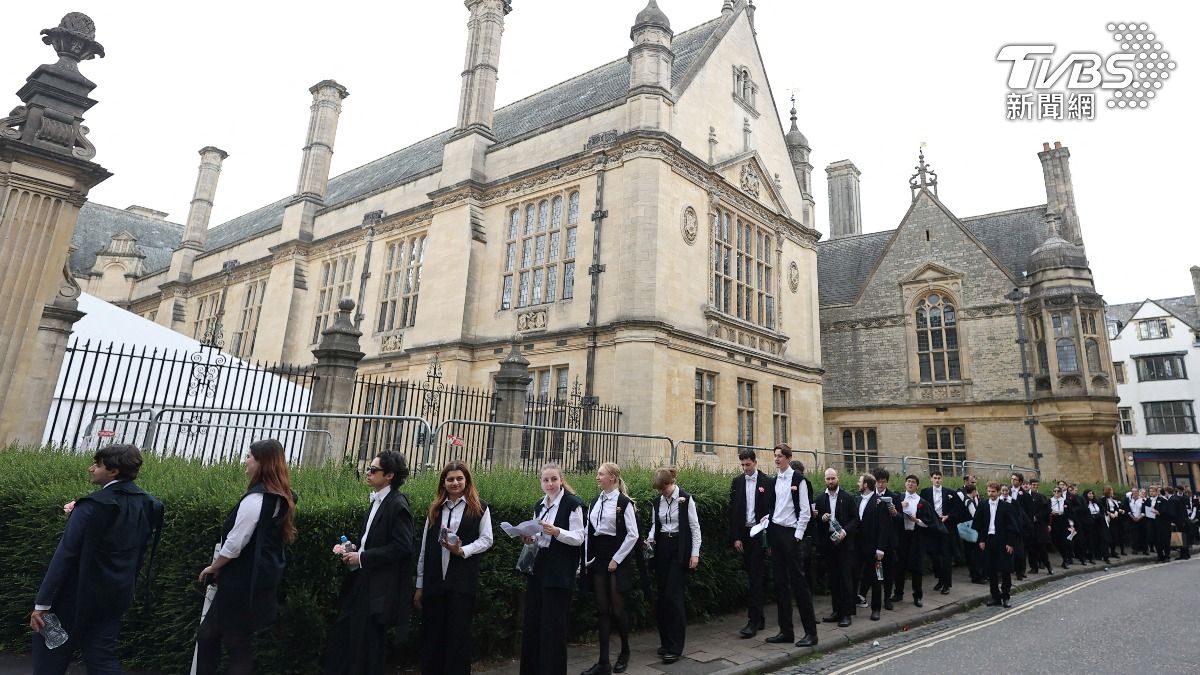 才被JK羅琳嗆虛偽！外媒曝艾瑪華森「牛津奢華生活」│TVBS新聞網