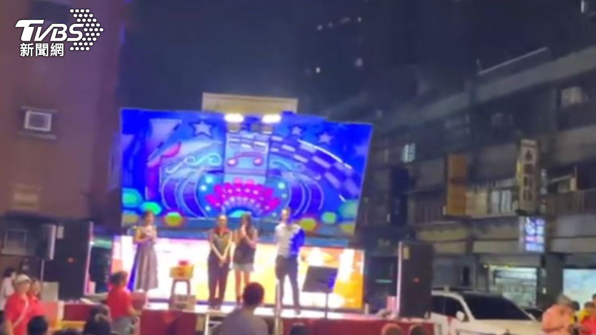 中秋跑攤「拉女兒」 應曉薇嘆：同黨的人害我│TVBS新聞網