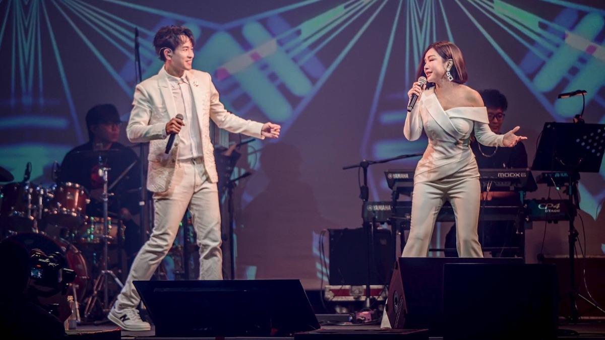 昔破百萬流量 陳美鳳再合體小30歲陳謙文high扭翹臀│TVBS新聞網