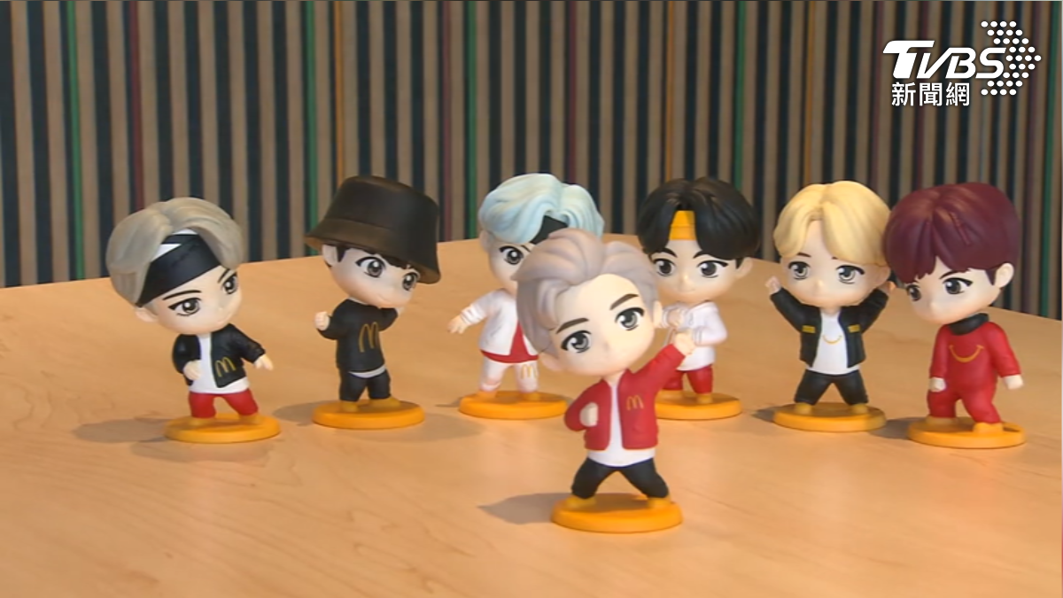 好萌！ 速食品牌BTS盲盒公仔PK超商曬黑款三麗鷗│TVBS新聞網