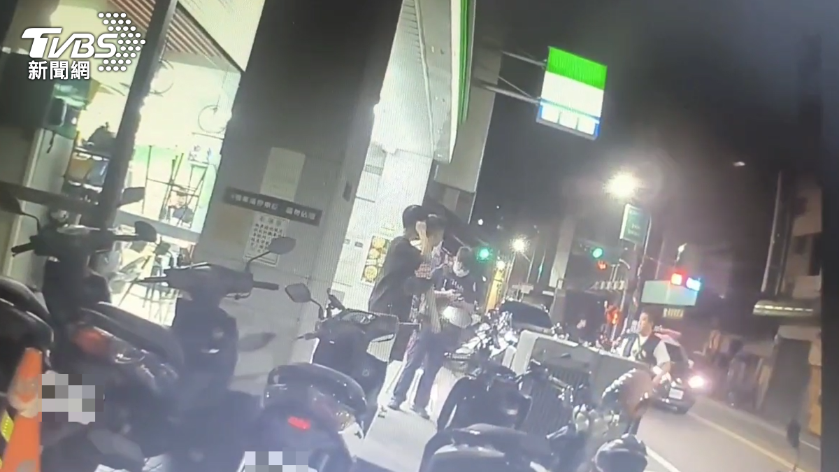 台中看夜景變球棒上陣 年輕人「互看不順眼」深夜7打2│TVBS新聞網