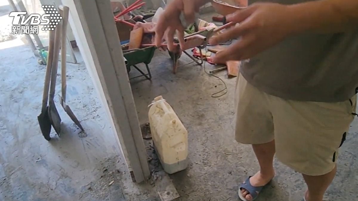 網傳「光復國民黨黨部」招鏟子超人？承攬商澄清：屋主委託清淤│TVBS新聞網