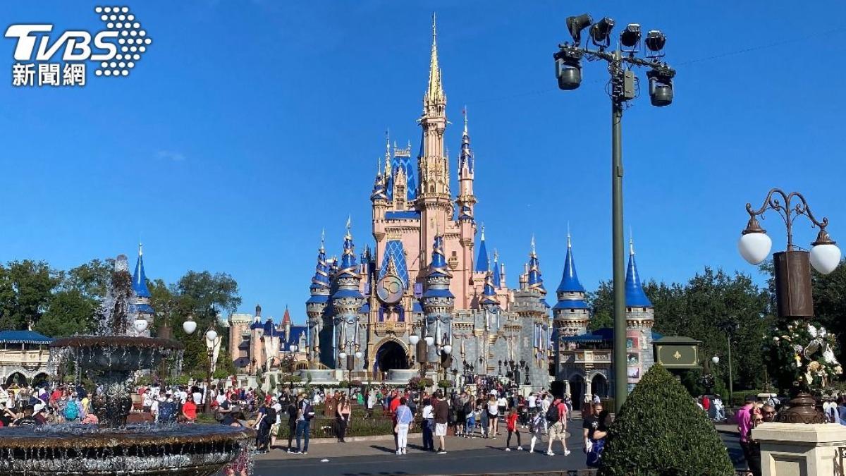 迪士尼門票飆七千！馬斯克億賠踢走推特CEO│TVBS新聞網