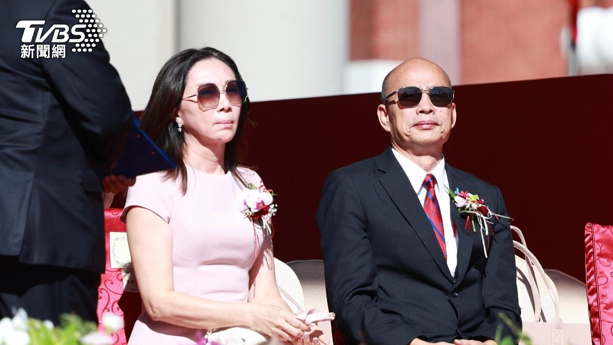 國慶大典嗆完綠營執政 韓國瑜秀墨鏡帥照：我也是有內涵的│TVBS新聞網