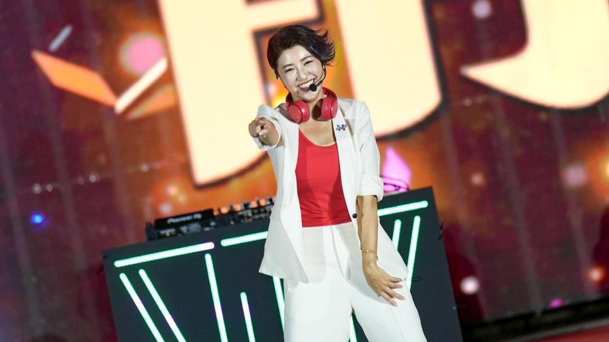 許淑華任焰火秀DJ「秀舞技」 總統歡呼比讚│TVBS新聞網