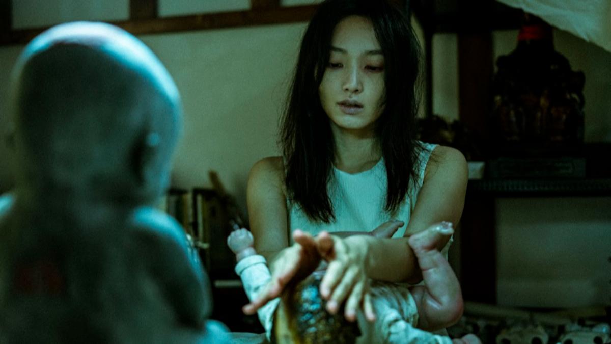 蔡思韵中邪「生吞內臟」畫面超恐怖！ 《泥娃娃》嚇出2400萬票房│TVBS新聞網