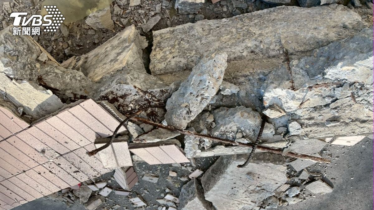 有片／整塊掉下來！台中「2噸水泥陽台」從天降 230戶嚇醒│TVBS新聞網