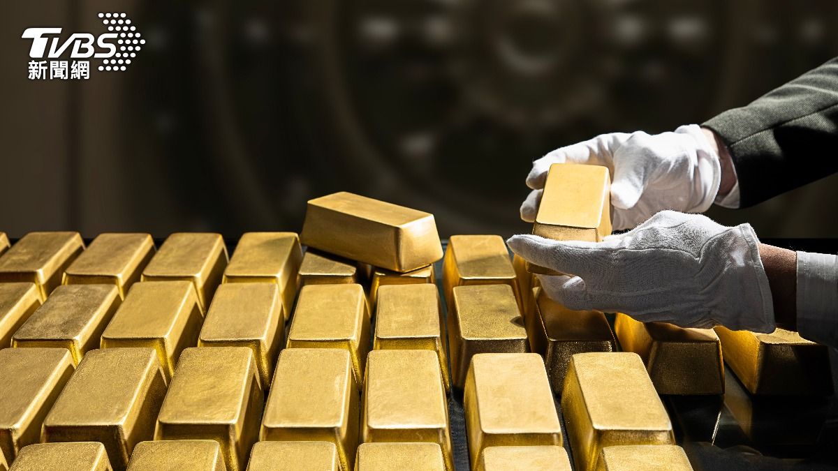 全球央行跟散戶都搶！黃金破4300關卡 上看5000美元│TVBS新聞網