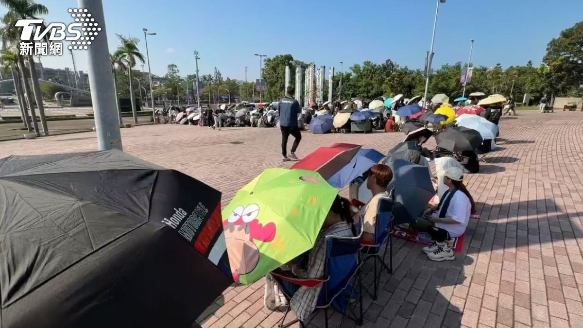 BLACKPINK來了！ 限量周邊瘋搶 粉絲驚：4點排還沒買到 │TVBS新聞網