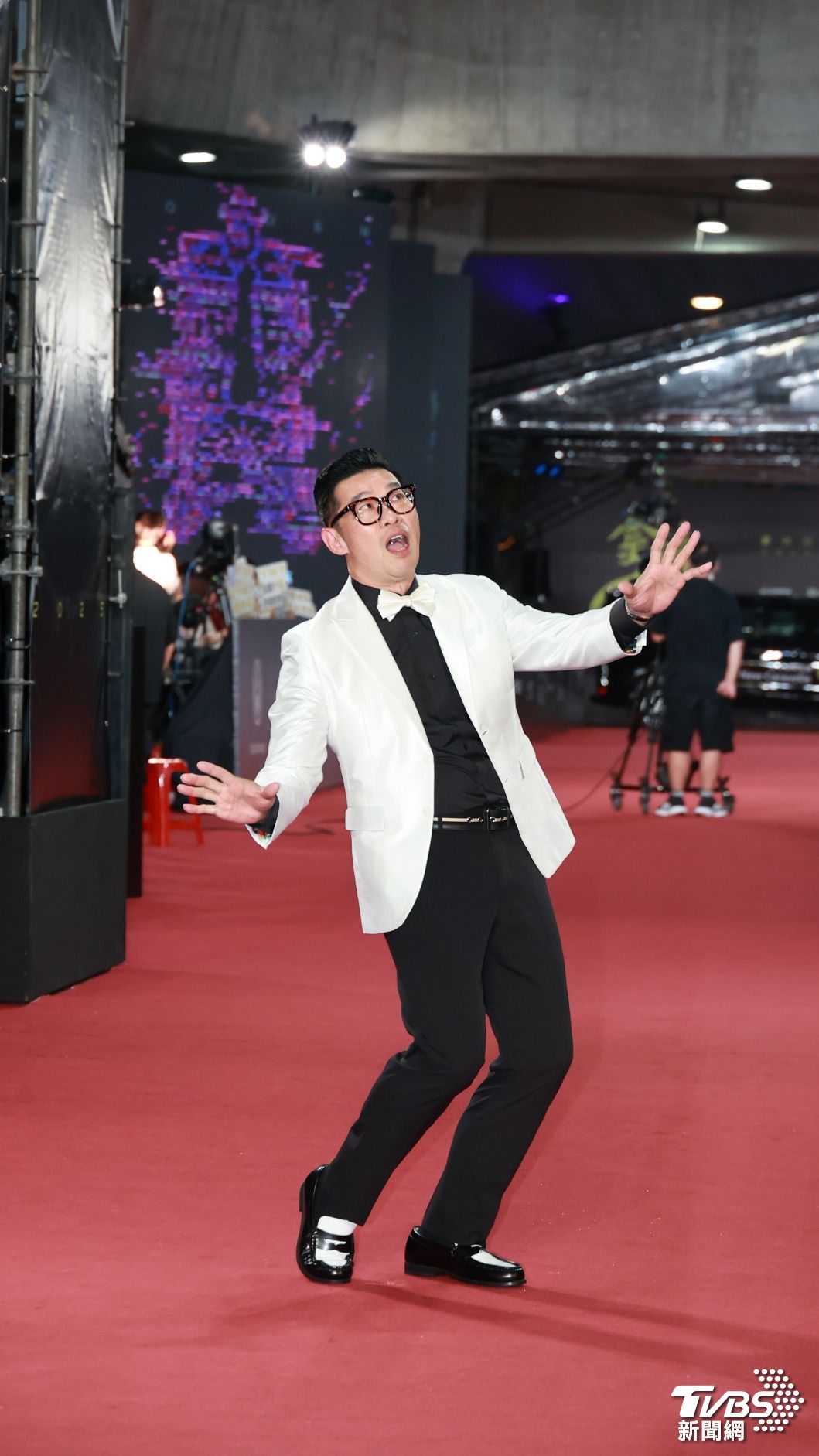 金鐘60／阿KEN又來了！今「黑馬王子」帥氣登場 承諾送甜甜圈給黃迪楊│TVBS新聞網