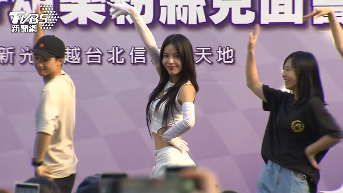 頌樂台北見面會上名粉絲嗨爆！開金嗓飆唱《Golden》│TVBS新聞網