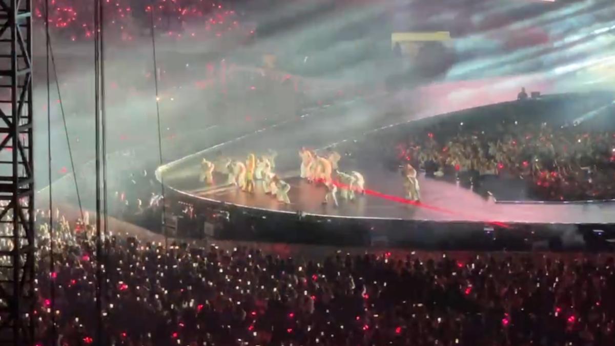 《APT.》發行一周年！BP演唱會獻唱 買不到票粉絲場外聽「漏音」│TVBS新聞網